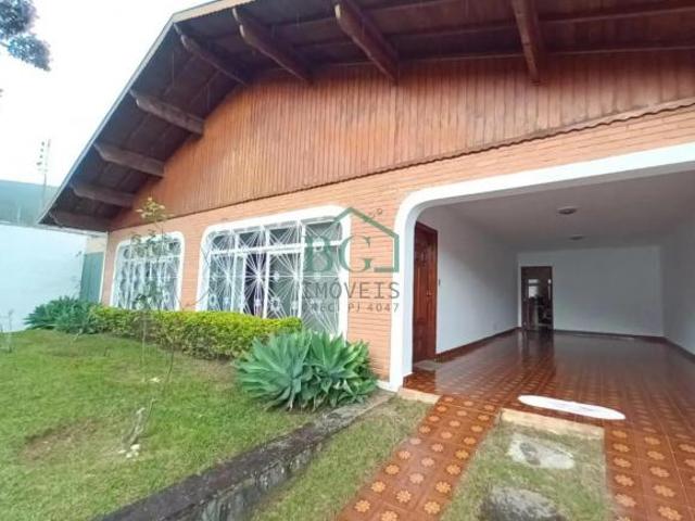 Casa à venda em bairro tradicional ao lado do centro de Poços de Caldas