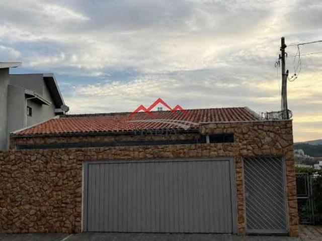 Casa à venda em bairro tradicional e tranquilo de Jundiaí/SP