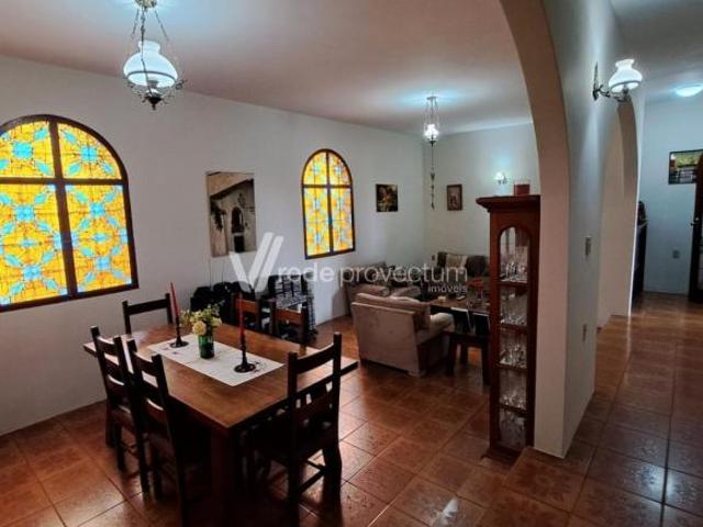 Casa à Venda em Barão Geraldo com 322m²