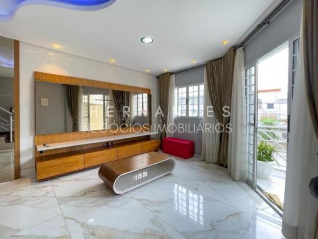 Casa à venda em Barueri SP: 4 quartos, 1 suíte, 1 sala, 3 banheiros, 2 vagas de garagem e 280m² de á