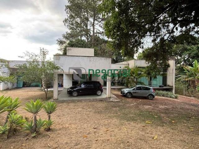 Casa à venda em Betim, Quintas do Godoy: 260 m² de área interna e 4 vagas
