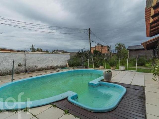 Casa à venda em Belém Novo com 130 m², 3 quartos, 1 suíte, 3 vagas