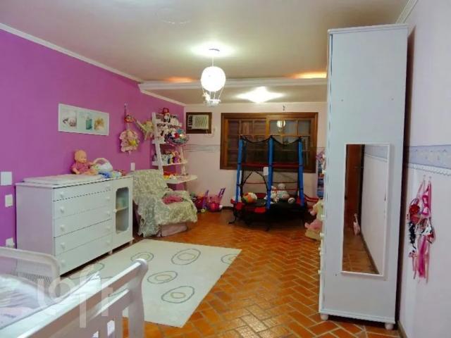 Casa à venda em Belém Novo com 132 m², 5 quartos, 2 suítes, 3 vagas