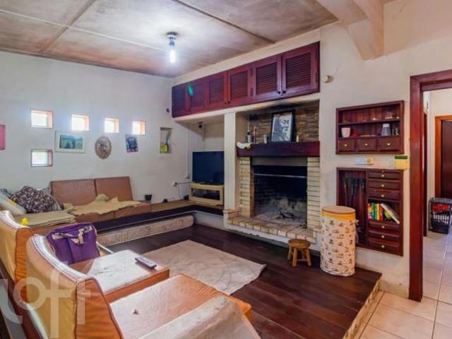 Casa à venda em Belém Novo com 229 m², 4 quartos, 3 vagas