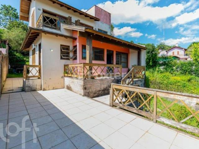 Casa à venda em Belém Novo com 220 m², 2 quartos, 3 vagas