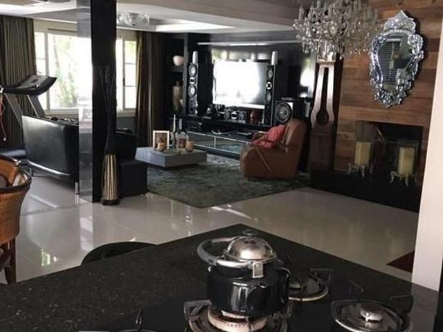 Casa à venda em Belém Novo com 251 m², 5 quartos, 3 suítes, 2 vagas