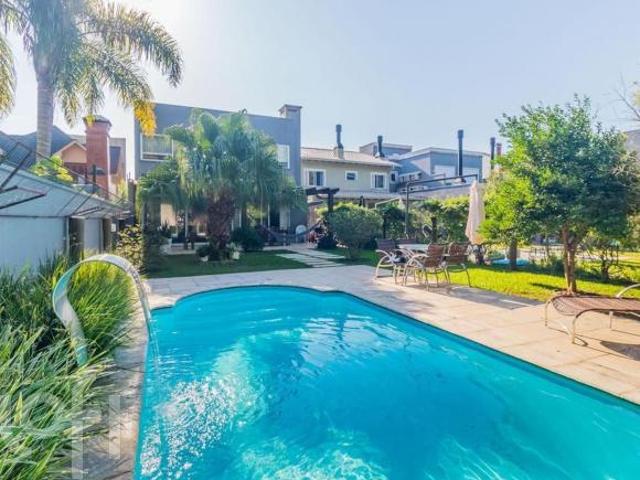 Casa à venda em Belém Novo com 297 m², 4 quartos, 1 suíte, 4 vagas