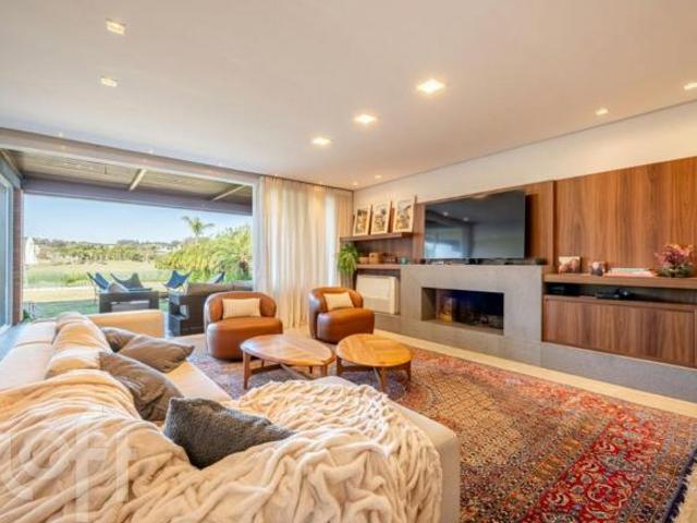 Casa à venda em Belém Novo com 394 m², 3 quartos, 1 suíte, 4 vagas