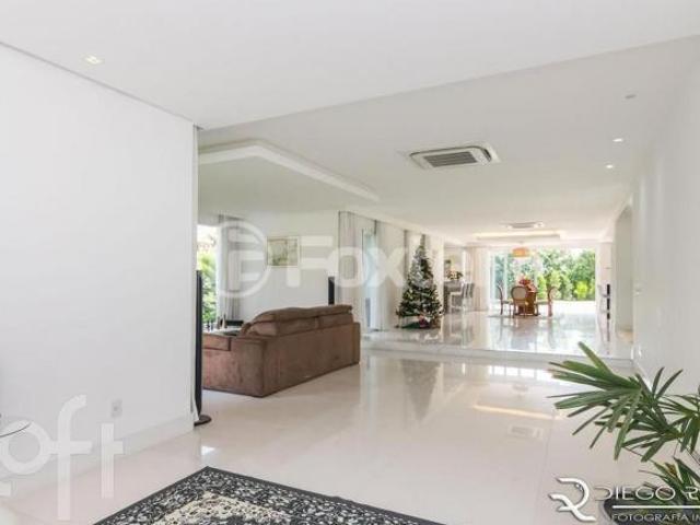 Casa à venda em Belém Novo com 413 m², 5 quartos, 4 suítes, 6 vagas