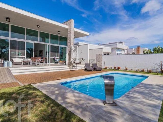 Casa à venda em Belém Novo com 421 m², 4 quartos, 4 suítes, 6 vagas
