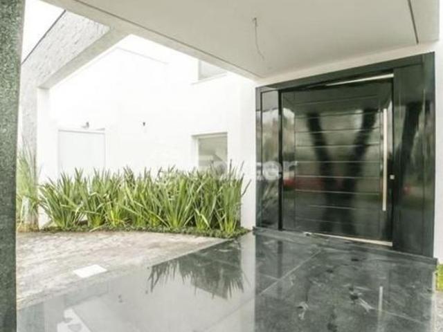 Casa à venda em Belém Novo com 470 m², 5 quartos, 5 suítes, 2 vagas