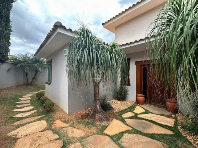 Casa à venda em Belvedere, Itaúna MG 3 quartos, piscina e varanda gourmet | R$ 1.950.000,00