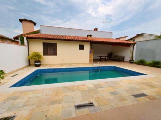 Casa À Venda em Bertioga – Litoral / Piscina Privativa + Edicula | 4 Dorms |Garagem para 4 Veiculos