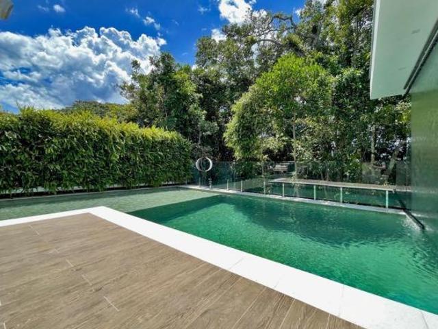 Casa à Venda em Bertioga Módulo 11 com Piscina e Churrasqueira