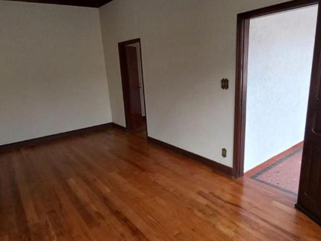 Casa à venda em Bragança Paulista – excelente localização, a apenas 5 minutos de caminhada do centro