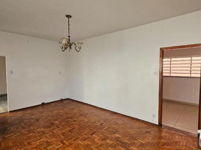 Casa à venda em Bragança Paulista SP, Jardim Santa Rita de Cássia: 3 quartos, 1 suíte, 1 sala, 2 ban
