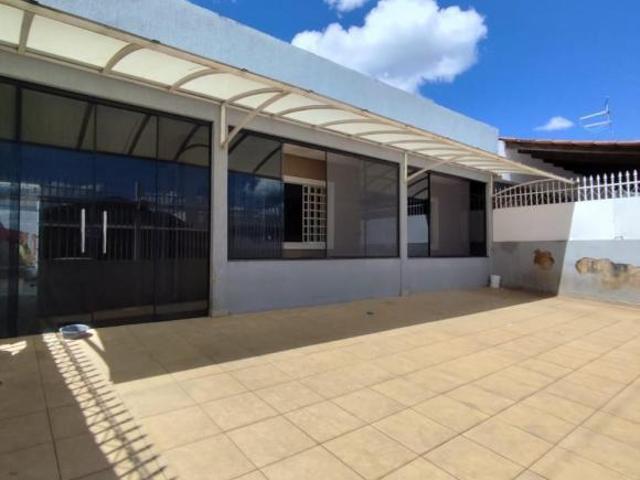 Casa à venda em Brasília DF, Setor Leste Gama: 4 quartos, 200m² de área. Aproveite essa oportunida
