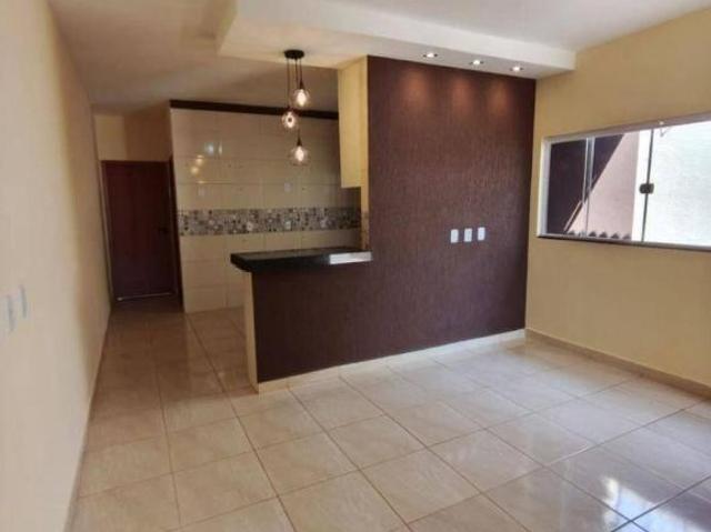 Casa à venda em Goianira – 2 quartos, 1 suíte, cozinha americana e quintal