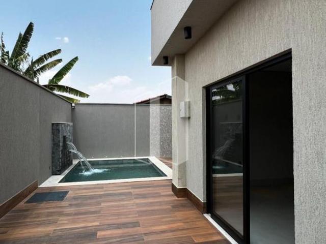 Casa à Venda em Garavelo Residencial Park 3 Suítes