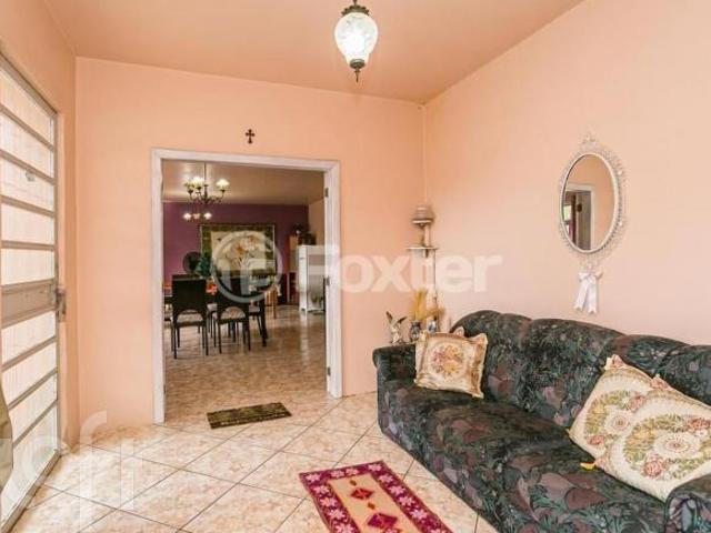 Casa à venda em Glória com 423 m², 4 quartos, 1 suíte, 7 vagas