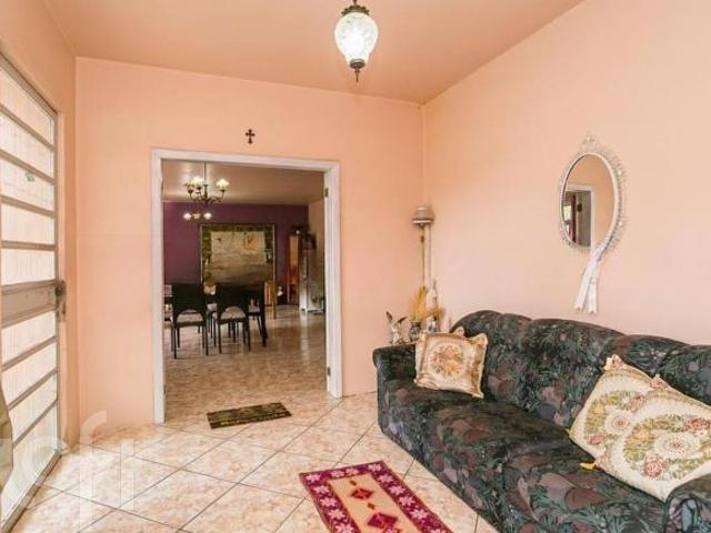 Casa à venda em Glória com 423 m², 4 quartos, 1 suíte, 7 vagas