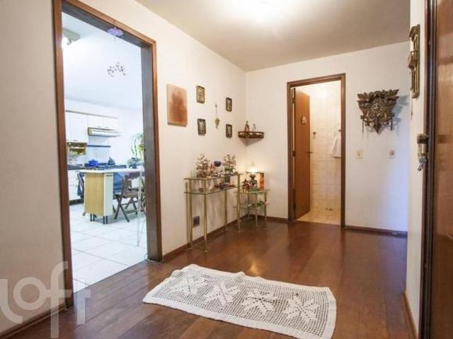 Casa à venda em Glória com 526 m², 4 quartos, 1 suíte, 5 vagas