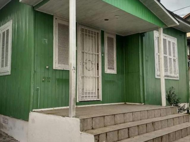 Casa à venda em Glória com 200 m², 5 quartos