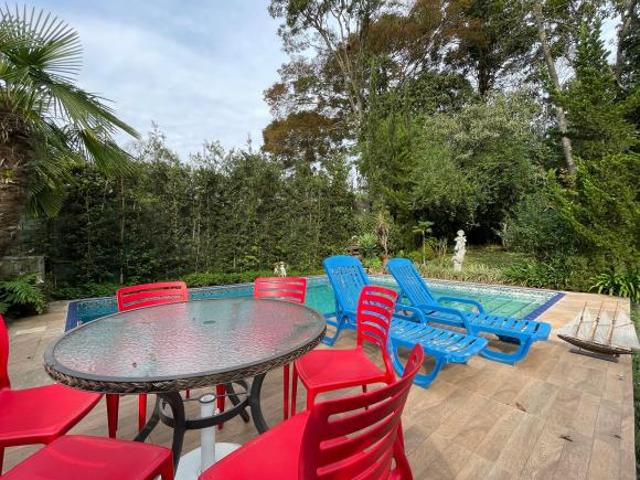 Casa a venda em Granja Viana Cond Jardim Colibri