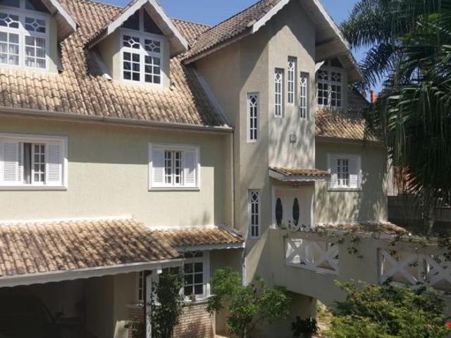 Casa a venda em Granja Viana Cond São Fernando Residencia