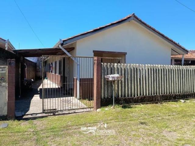 Casa á venda em Guaratuba PR, ótima localização