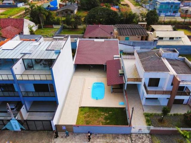 Casa à venda em Guaratuba PR, bairro Coroados: 3 quartos, 1 suíte, 2 banheiros, 130m². Piscina a 50m