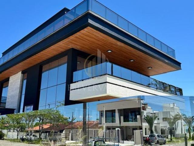Casa à Venda em Guaratuba: 4 Suítes, 509m² Balneário Eliana