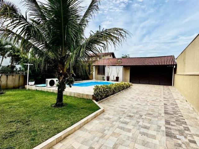 Casa à venda em Guaratuba: 4 quartos, 300m², R$ 1,19 mi