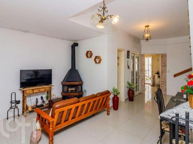 Casa à venda em Guarujá com 181 m², 3 quartos, 1 suíte, 2 vagas