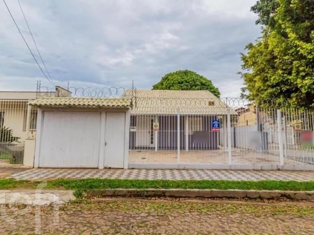 Casa à venda em Guarujá com 220 m², 3 quartos, 1 suíte, 5 vagas