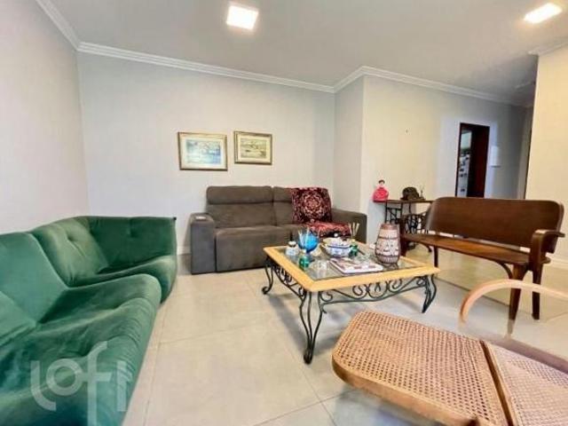 Casa à venda em Guarujá com 230 m², 3 quartos, 1 suíte, 6 vagas