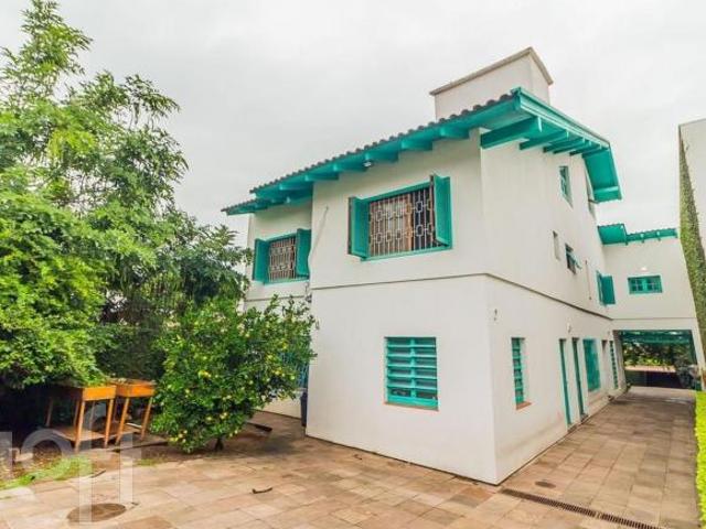 Casa à venda em Guarujá com 400 m², 5 quartos, 3 suítes, 5 vagas