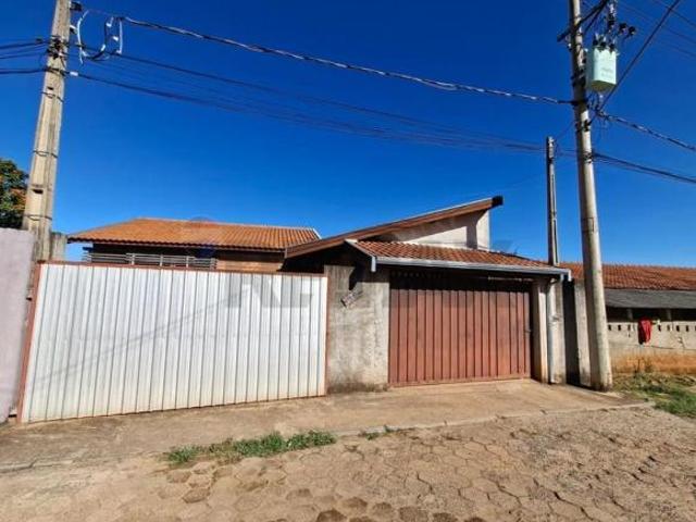 casa a venda em dois pisos com 180m2, terreno 450m2, 4 quartos e 4 vagas na garagem