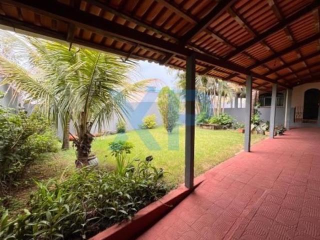 Casa à venda em Divinópolis MG, 4 quartos, 1 suíte, 2 salas, 2 banheiros, 6 vagas 105 m² de área c