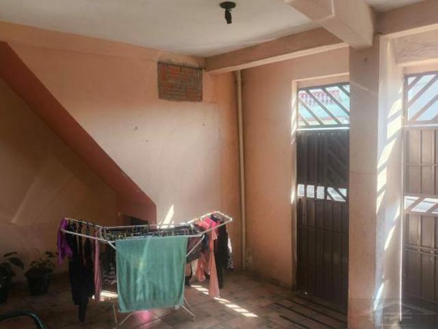 CASA À VENDA EM EMBU DAS ARTES