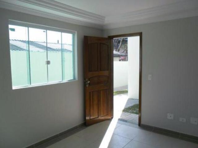 Casa à Venda em Embu das Artes