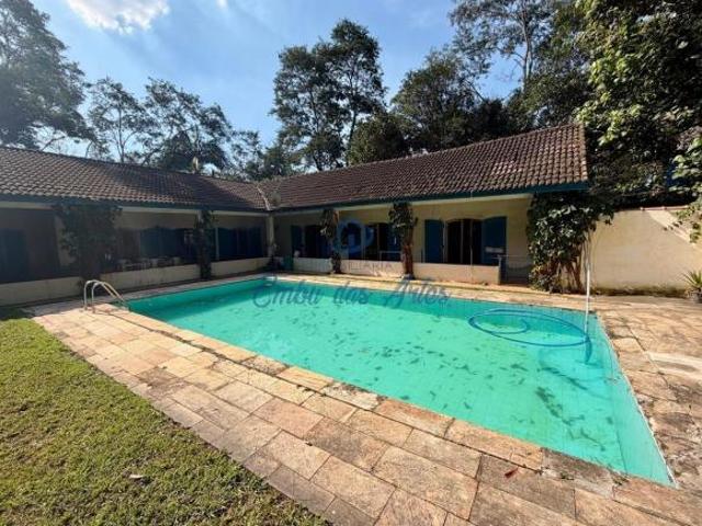 Casa à Venda em Embu das Artes SP, Jardim dos Ipês: 4 Quartos, 2 Suítes, 2 Salas, 4 Banheiros, 7 Vag