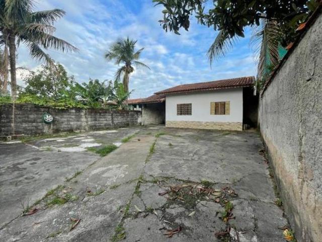 Casa à Venda em Estância Balneária Belmira Novaes, Peruíbe SP
