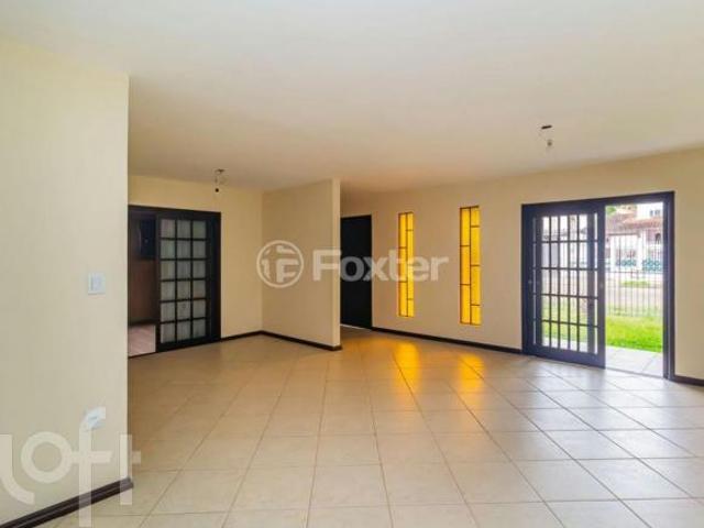 Casa à venda em Espírito Santo com 161 m², 4 quartos, 1 suíte, 5 vagas