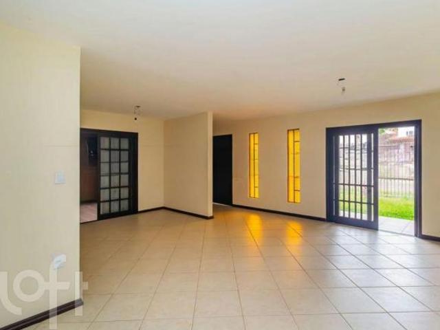 Casa à venda em Espírito Santo com 161 m², 4 quartos, 1 suíte, 5 vagas