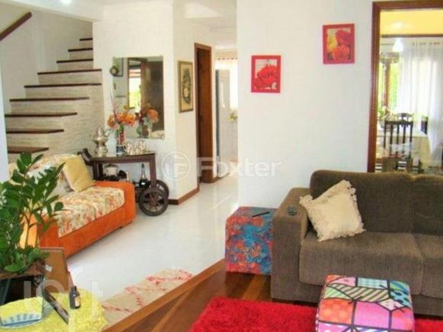 Casa à venda em Espírito Santo com 180 m², 3 quartos, 1 suíte, 4 vagas