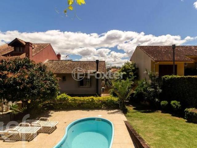 Casa à venda em Espírito Santo com 135 m², 3 quartos, 1 suíte, 3 vagas