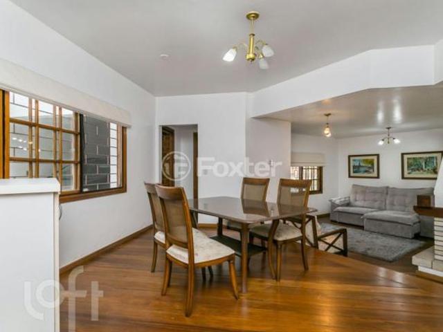 Casa à venda em Espírito Santo com 243 m², 5 quartos, 1 suíte, 3 vagas