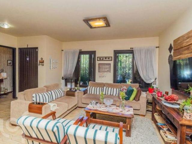 Casa à venda em Espírito Santo com 280 m², 3 quartos, 1 suíte, 3 vagas