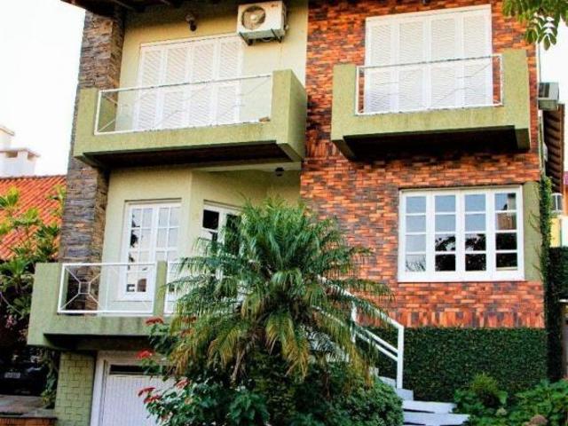Casa à venda em Espírito Santo com 297 m², 4 quartos, 1 suíte, 2 vagas